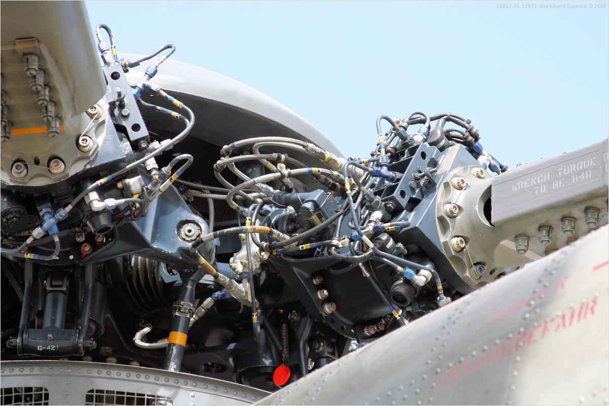 The rotor head of a SA321G Super Frelon : pics