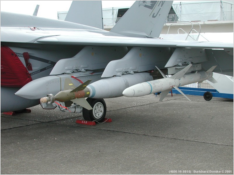Aviation Images - F/A-18E/F Super Hornet Walkaround